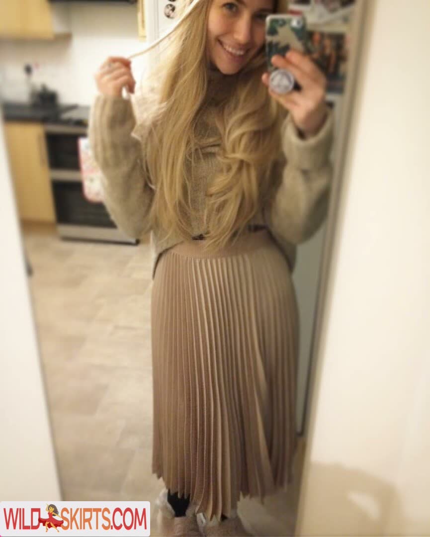 19 hot photos by StephanieBC (known as @stephaniebcfree)
